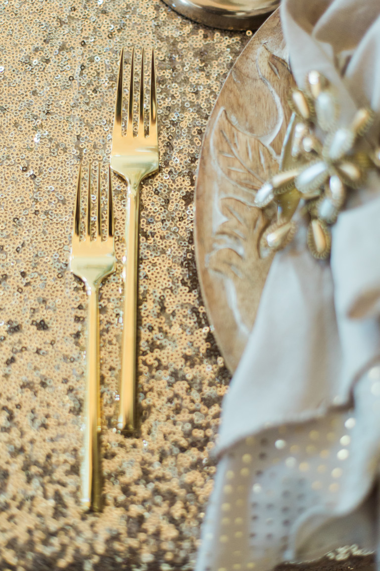 14 Ways to Incorporate Gold Wedding Decor! - Jessica Pledger Photography