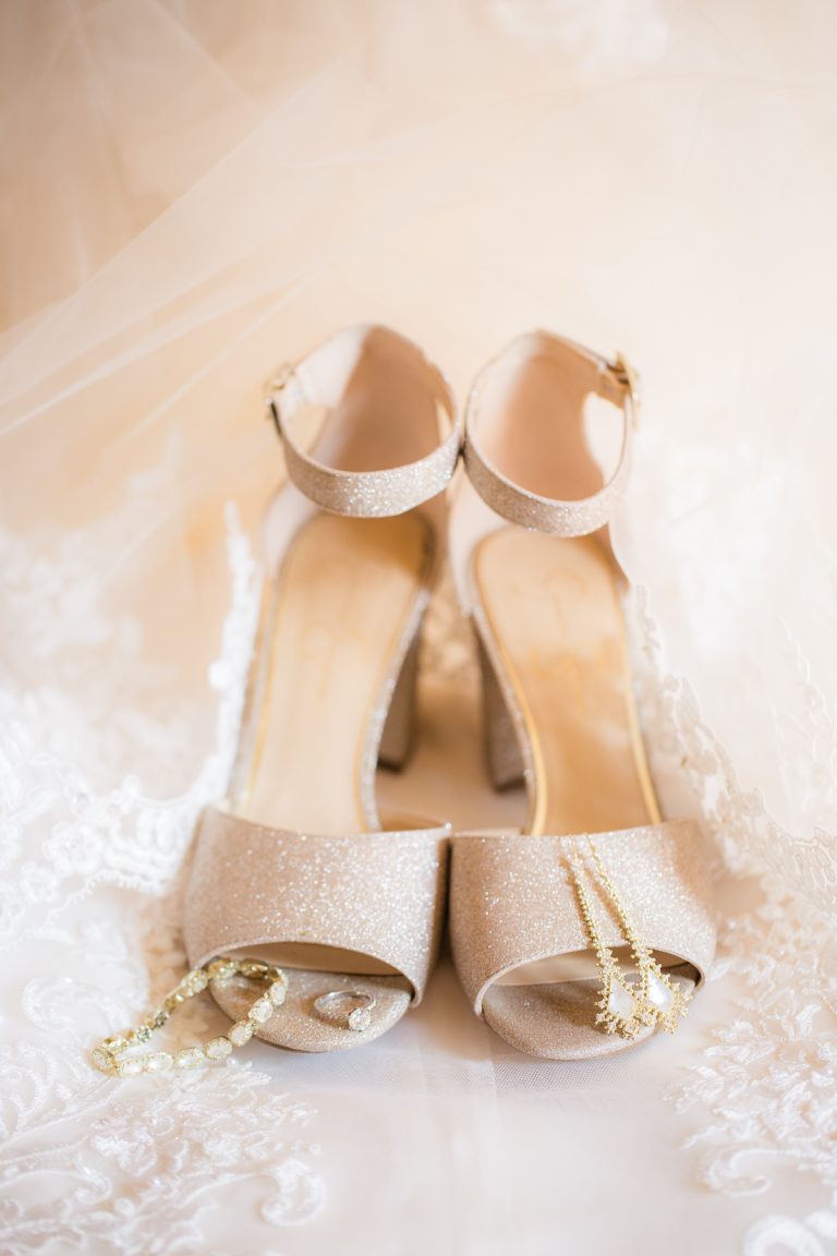 14 Ways to Incorporate Gold Wedding Decor! - Jessica Pledger Photography